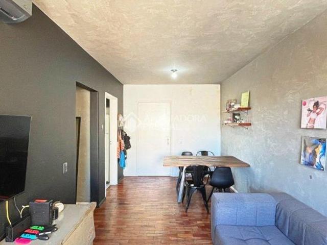 Apartamento 1 quarto, amplo, semi mobiliado bem localizado na Cidade baixa!