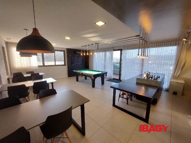 Apartamento 1 Quarto Carvoeira 60m²