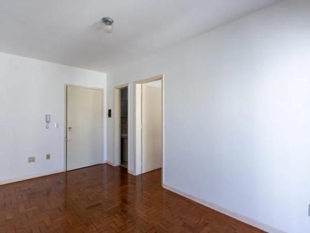 Apartamento 1 quarto, com sacada, andar alto com vista livre Centro Histórico