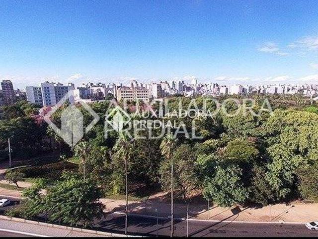 Apartamento 1 quarto com vaga, na frente da Redenção