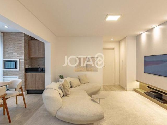 APARTAMENTO 1 QUARTO NO BATEL COM VAGA EM CONDOMÍNIO CLUBE