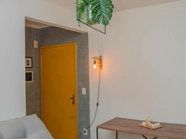 Apartamento 1 quarto, reformado, 35m² privativos Bairro Camaquã