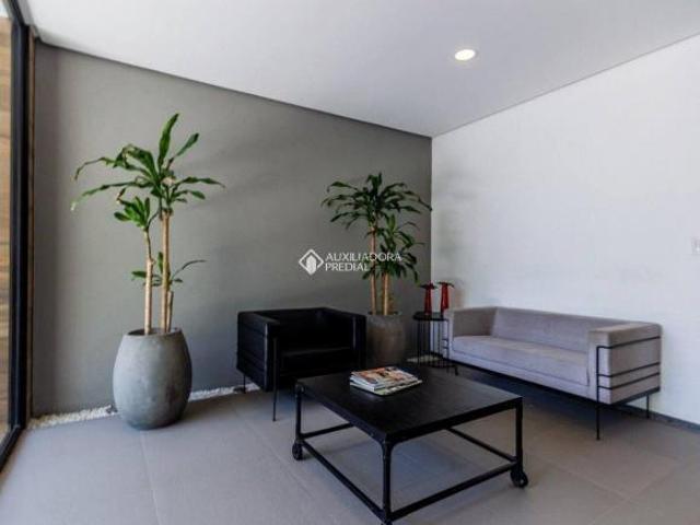 Apartamento 1 quarto/dormitório finamente mobiliado, no miolo do Menino Deus