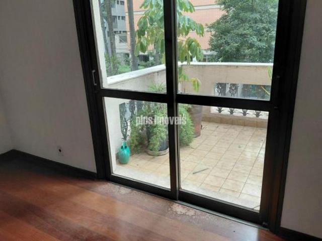 Apartamento 200², Higienopolis, 3 dormitórios sendo 1 suite, 3 vagas de garagem