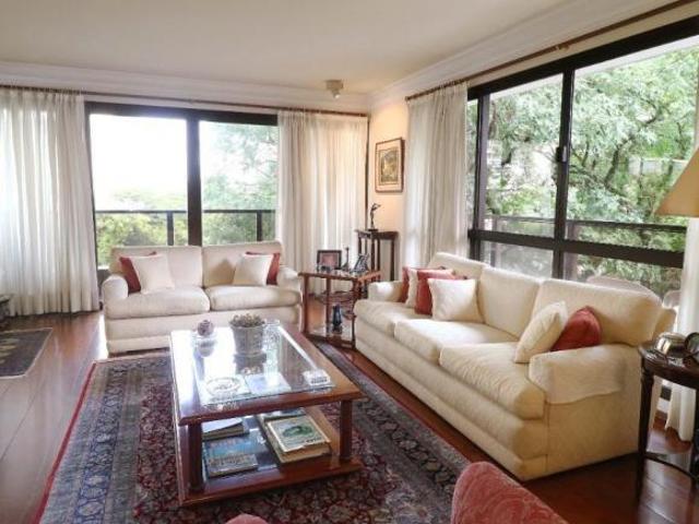 Apartamento 200M², 3Q, 3 Suítes, 5 Banheiros, 3 Vagas, Varanda, Piscina, Closet, Despensa, Dependênc