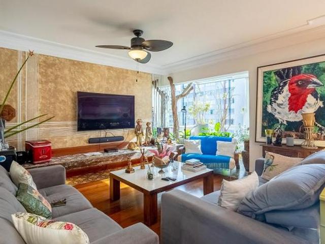 Apartamento 208M², 3Q, 3 Suítes, 5 Banheiros, 5 Vagas, Varanda, Piscina, Salão de Festas, Segurança