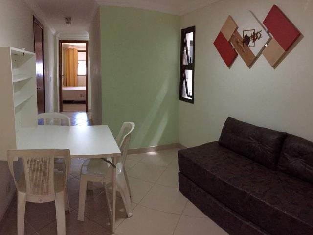 Apartamento 211 do Ed. Barra Shopping de quarto, sala, banheiro e cozinha em Marataízes