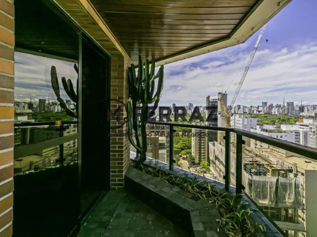 Apartamento 220m² com 3 Suítes e 3 Vagas à Venda no Itaim Bibi
