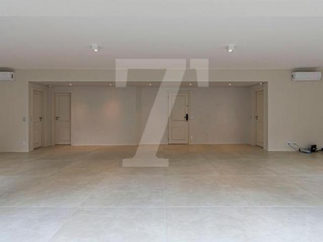 Apartamento 223m², 3 Suítes 4 Vagas Moema Nobre