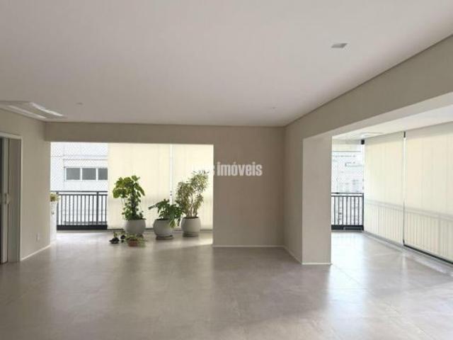 Apartamento 226 m², JARDIM PAULISTA,3 Suítes sendo uma máster, 4 vagas de garagem