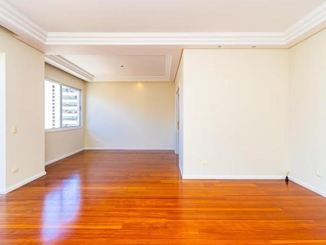 Apartamento 227m², 4 quartos, 2 suíte, 2 vagas, churrasqueira. Bairro Batel