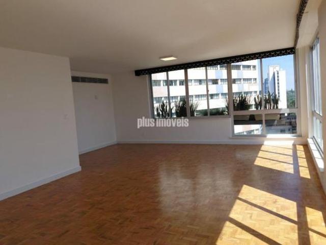 Apartamento 240 m², totalmente reformado, 3 Suítes sendo uma Master, 3 vagas de garagem