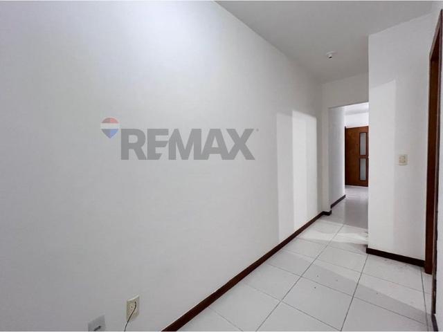 Apartamento 2/4 com suíte no bairro do Imbuí