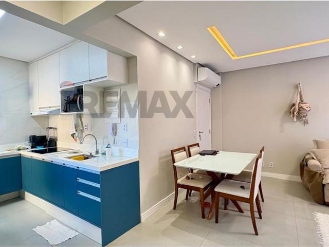 Apartamento 2/4 Reformado e Mobiliado para Locação no Costa Azul – Alto Padrão de Acabamento e Excelente Localização