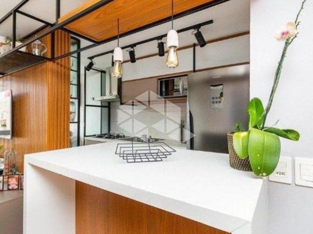 Apartamento 2 dormtiórios, suite e garagem para 2 carros no bairro Cidade Baixa