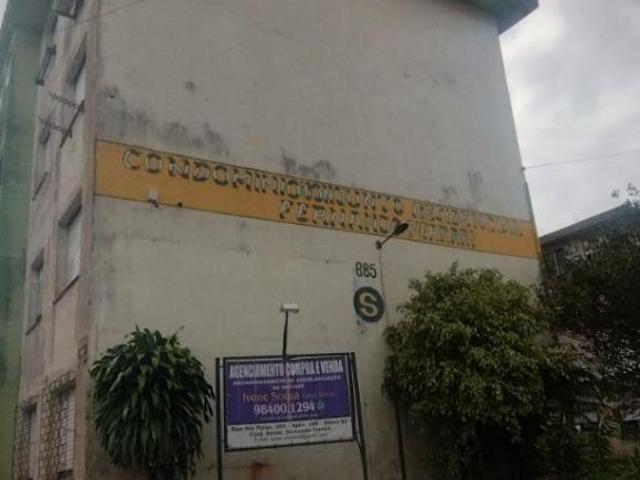 Apartamento 2 dorm, térreo, necessita de pequena reforma, no Rubem Berta
