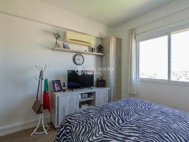 Apartamento 2 dormitório semi mobiliado, 1 vaga de garagem no Bairro Vila Ipiranga
