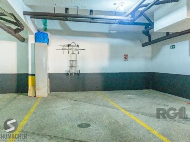 Apartamento 2 dormitórios com 1 vaga no bairro Teresópolis em Porto Alegre
