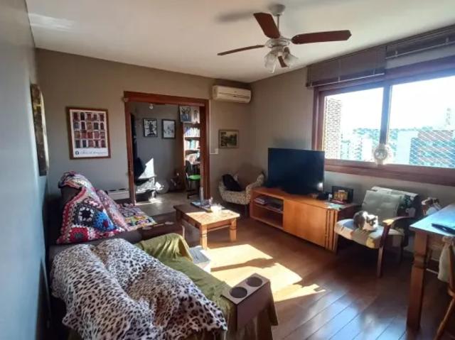 Apartamento 2 dormitórios com excelente posição solar, com lareira, churrasqueir