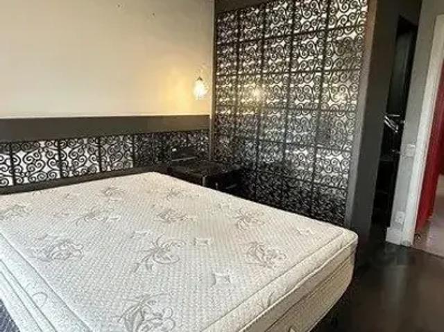 Apartamento 2 dormitórios, sendo 1 suíte, 77 m² de área privativa e 2 vaga s de garagem. Localizado