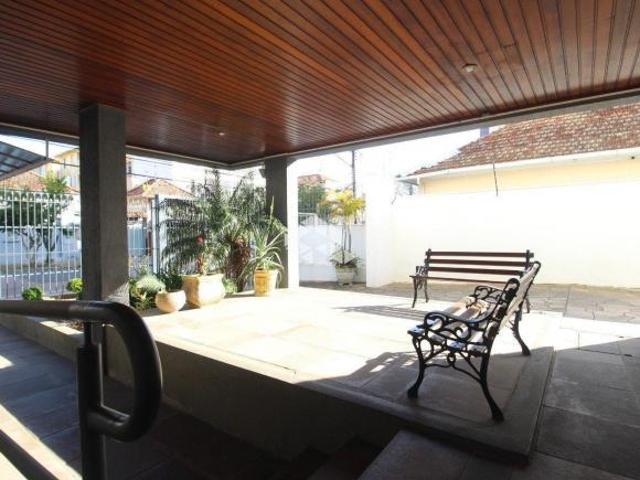Apartamento 2 dormitório com 1 vaga e elevador no Menino Deus