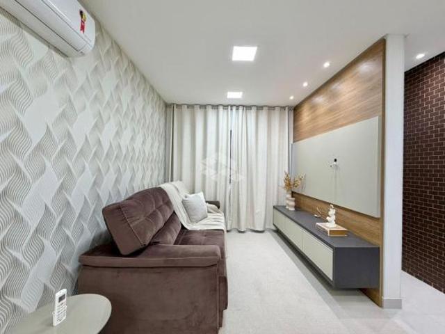 Apartamento 2 dormitórios, mobiliado e decorado, O/S com box de garagem no bairro Navegantes em Capã