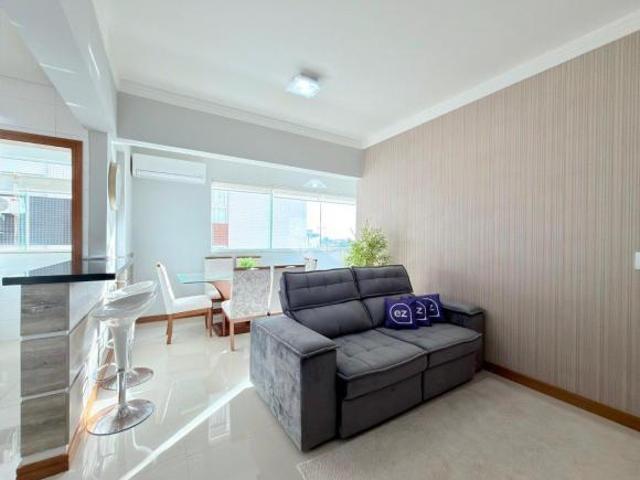 Apartamento 2 dormitórios, mobiliado e decorado com box/vaga de garagem no Centr