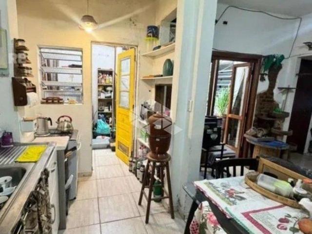 APARTAMENTO 2 DORMITÓRIOS NA VINTE E QUATRO DE MAIO