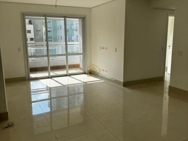 Apartamento 2 dormitórios no canto do com 1 vaga próximo a praia