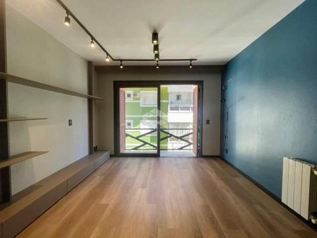 Apartamento 2 dormitórios, no Centro de Gramado, a 900 metros da Rua Coberta