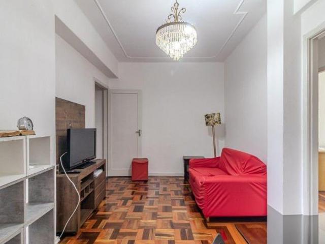 Apartamento 2 dormitórios no Centro Histórico