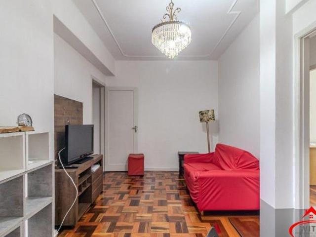 Apartamento 2 dormitórios no Centro Histórico