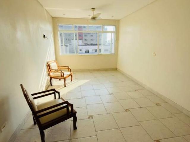 Apartamento 2 dormitórios, no Embaré 1 quadra da praia