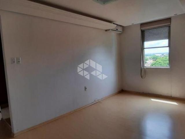 Apartamento 2 Dormitorios, andar alto de frente, com elevador, e vaga coberta. no Bairro Humaita, em