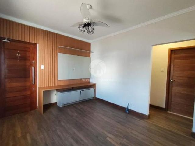 Apartamento 2 Dormitórios, Armários Planejados e Sacada na Ponta da Praia Santos SP