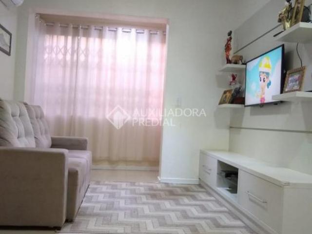 Apartamento 2 dormitórios, banho social, cozinha, living com 2 ambientes com sacada e churrasqueira