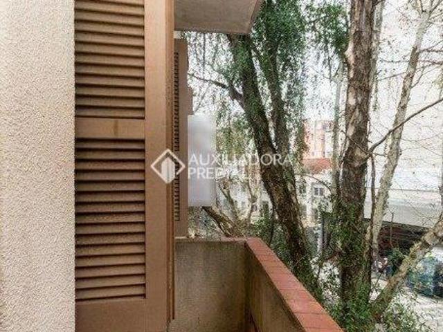 Apartamento 2 dormitórios, banho social, living 2 ambientes, cozinha, área de serviço, dependência
