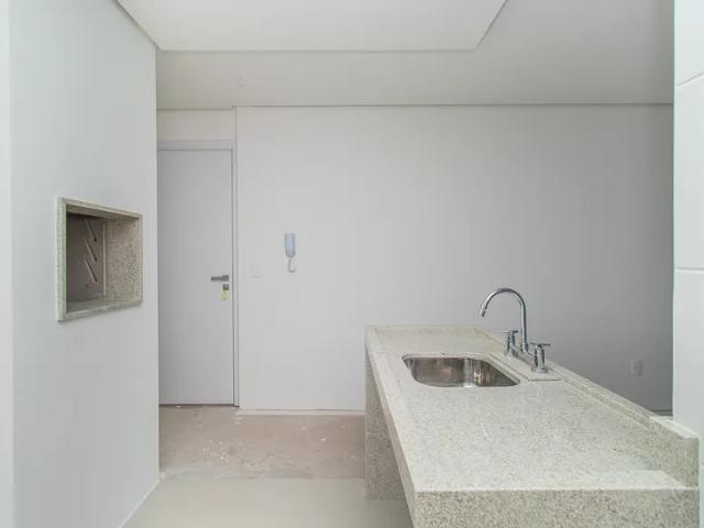 Apartamento 2 dormitórios com 75 metros 2 vagas de garagem e infraestrutura completa no Menino Deus