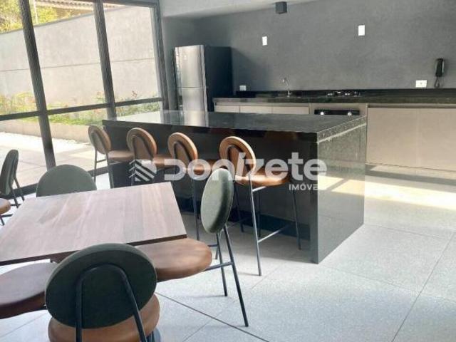 Apartamento 2 Dormitórios com 1 Suíte, 2 Vagas, Frente Jardim Santo André