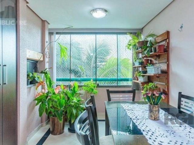 Apartamento 2 dormitórios com 1 vaga no bairro Teresópolis em Porto Alegre