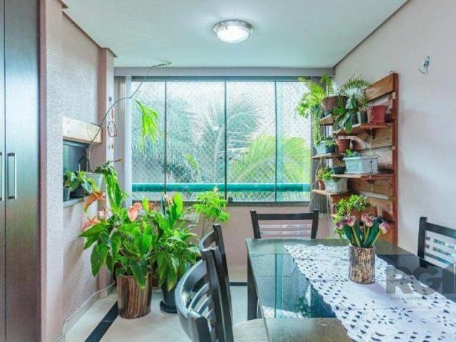 Apartamento 2 dormitórios com 1 vaga no bairro Teresópolis em Porto Alegre