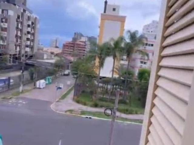 Apartamento 2 dormitórios com vaga no Menino Deus
