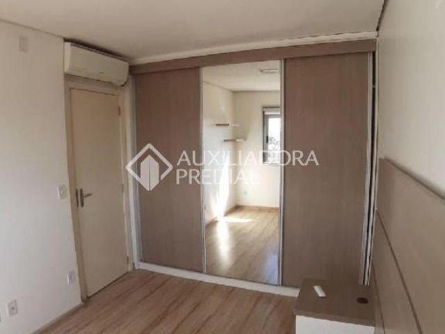 Apartamento 2 dormitórios, com vaga coberta