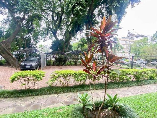 Apartamento 2 Dormitórios com Vaga Coberta no Menino Deus – Av. Ganzo, de Frente