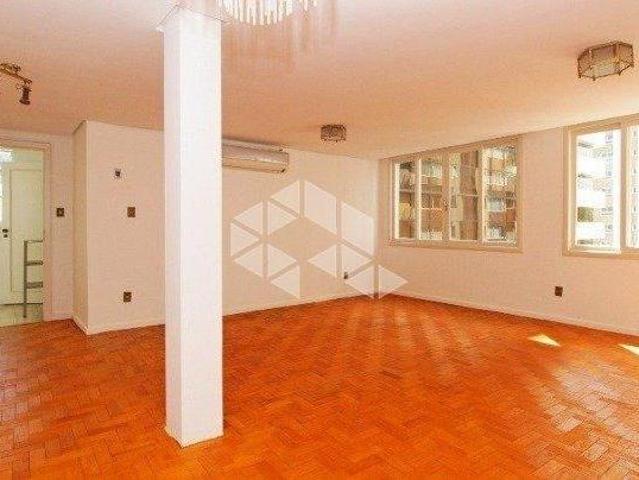 Apartamento 2 dormitórios com vaga dupla, sacada e elevador Moinhos de Vento