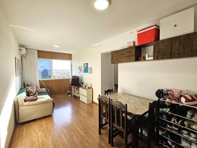 Apartamento 2 dormitórios com vaga e elevador perto da PUC