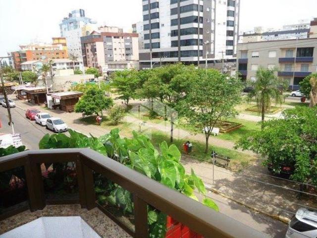 Apartamento 2 dormitórios com vista para a Praça do Mini Golf no Centro de Capão