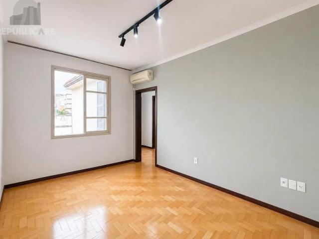 Apartamento com Área de Serviço Separada no Centro de Porto Alegre