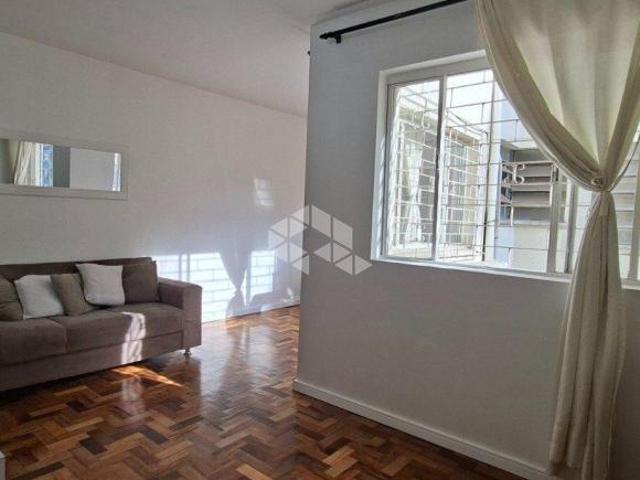 Apartamento 2 dormitórios com dependência no Centro Histórico em Porto Alegre
