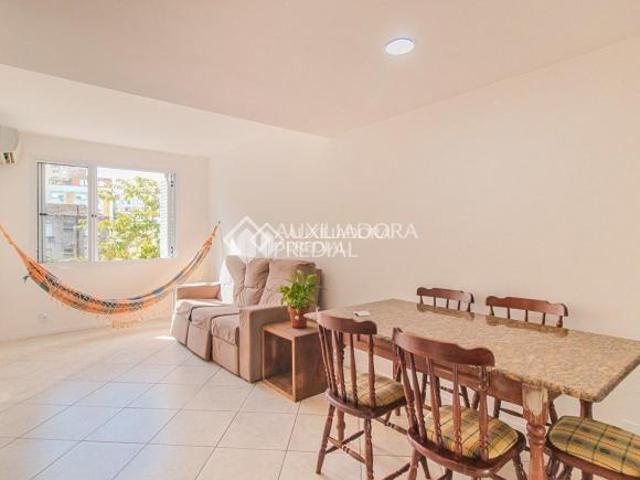 Apartamento 2 dormitórios com garagem no Bom Fim